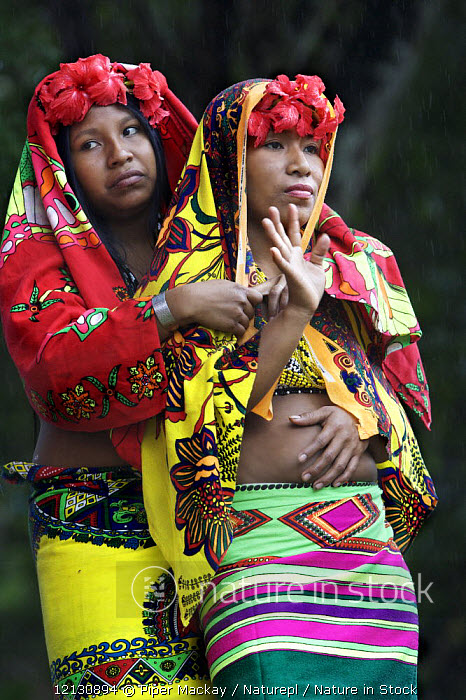 Indian Waving Goodbye Indian Goodbye Photos And Images & Pictures